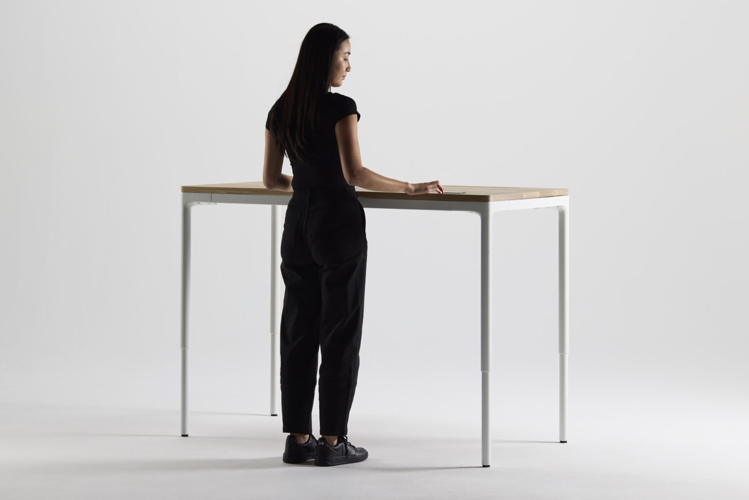 Humanscale Introduces eFloat Quattro, A Four-Leg Standing Desk That ...