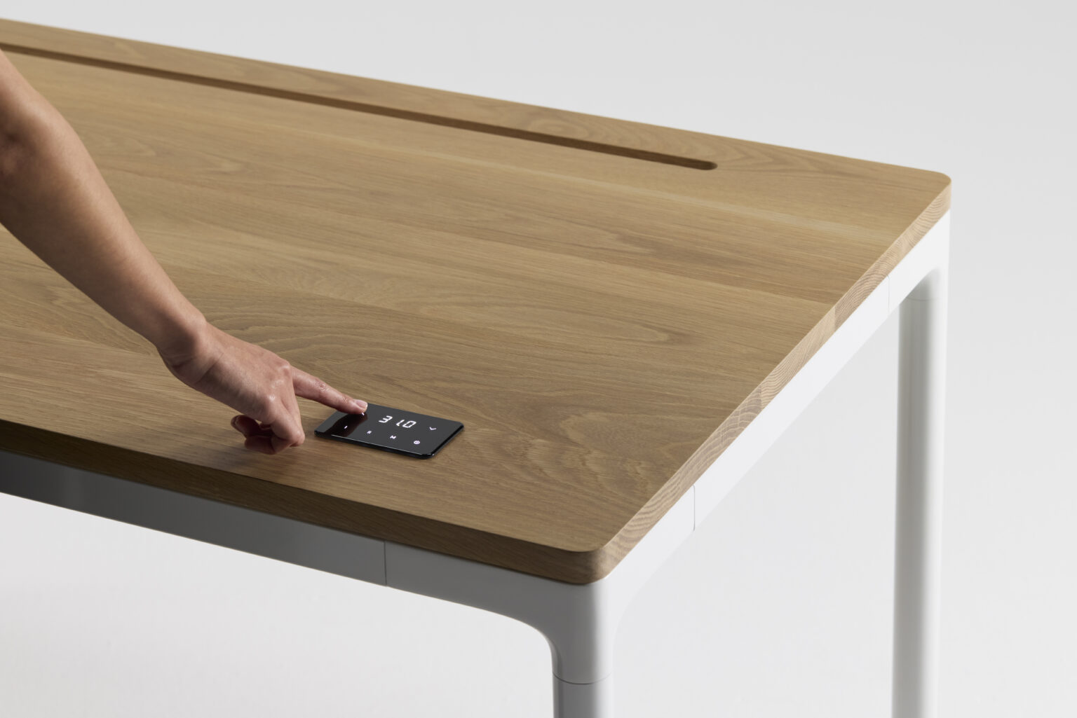 Humanscale Introduces eFloat Quattro, A Four-Leg Standing Desk That ...
